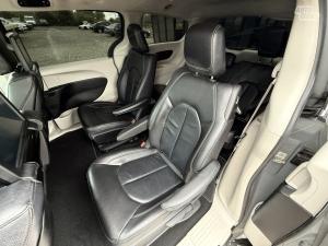 Grey Chrysler Pacifica 2022 in Kretinga, with an engine capacity of 3.60 L and mileage of 50 thousand km for 24999 €, photo 33 on AUTOMOTO.COM.LV