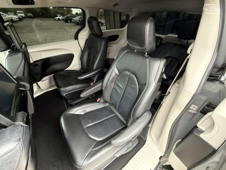 Grey Chrysler Pacifica 2022 in Kretinga, with an engine capacity of 3.60 L and mileage of 50 thousand km for 24999 €, photo 33 on AUTOMOTO.COM.LV