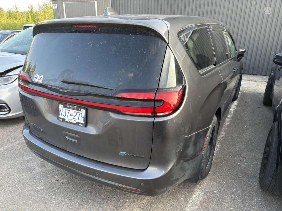 Pelēks Chrysler Pacifica 2022 Kauņa, ar dzinēja tilpumu 3.60 L un nobraukumu 80 tūkst. km par 13900 €, foto 3 vietnē AUTOMOTO.COM.LV
