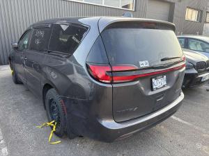 Pelēks Chrysler Pacifica 2022 Kauņa, ar dzinēja tilpumu 3.60 L un nobraukumu 80 tūkst. km par 13900 €, foto 4 vietnē AUTOMOTO.COM.LV