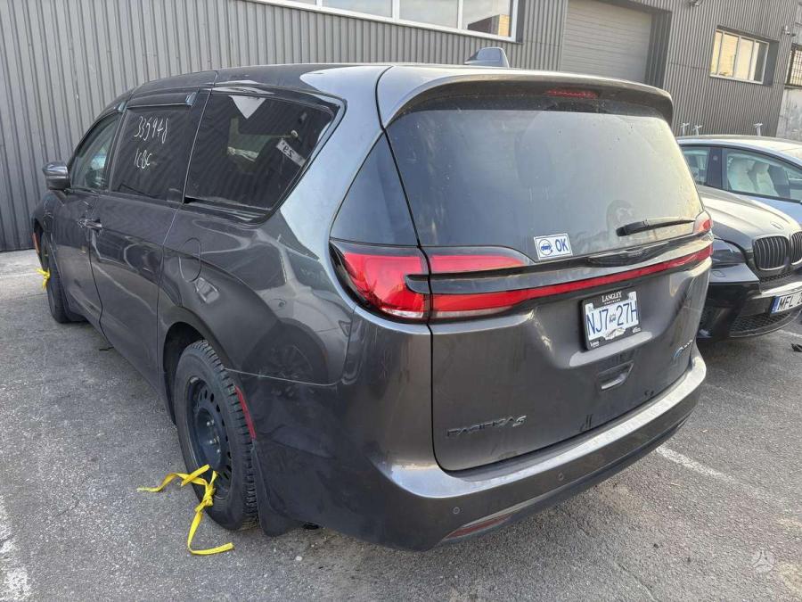 Pelēks Chrysler Pacifica 2022 Kauņa, ar dzinēja tilpumu 3.60 L un nobraukumu 80 tūkst. km par 13900 €, foto 4 vietnē AUTOMOTO.COM.LV