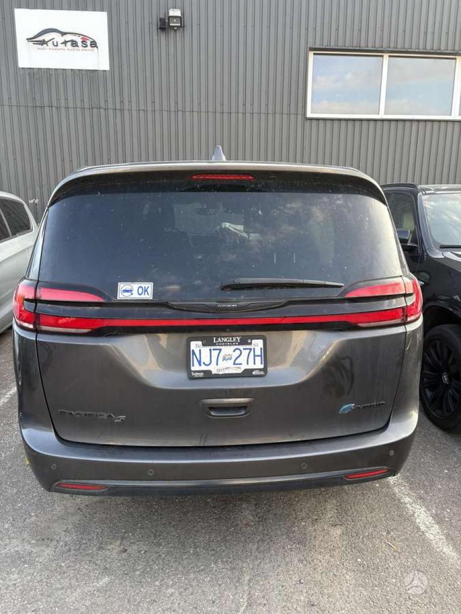 Pelēks Chrysler Pacifica 2022 Kauņa, ar dzinēja tilpumu 3.60 L un nobraukumu 80 tūkst. km par 13900 €, foto 5 vietnē AUTOMOTO.COM.LV