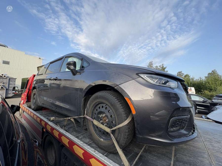 Pelēks Chrysler Pacifica 2022 Kauņa, ar dzinēja tilpumu 3.60 L un nobraukumu 80 tūkst. km par 13900 €, foto 6 vietnē AUTOMOTO.COM.LV