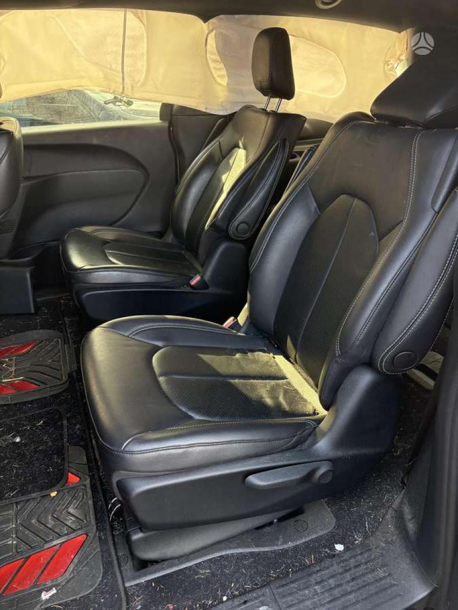Pelēks Chrysler Pacifica 2022 Kauņa, ar dzinēja tilpumu 3.60 L un nobraukumu 80 tūkst. km par 13900 €, foto 11 vietnē AUTOMOTO.COM.LV