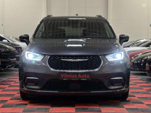 Pelēks Chrysler Pacifica 2022 Viļņa, ar dzinēja tilpumu 3.60 L un nobraukumu 115 tūkst. km par 29900 €, foto 3 vietnē AUTOMOTO.COM.LV