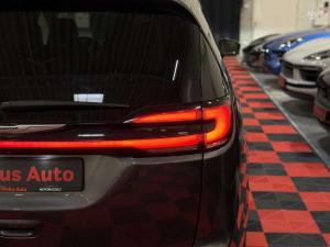 Pelēks Chrysler Pacifica 2022 Viļņa, ar dzinēja tilpumu 3.60 L un nobraukumu 115 tūkst. km par 29900 €, foto 9 vietnē AUTOMOTO.COM.LV