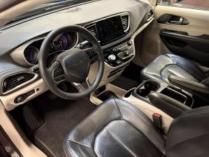 Pelēks Chrysler Pacifica 2022 Viļņa, ar dzinēja tilpumu 3.60 L un nobraukumu 115 tūkst. km par 29900 €, foto 12 vietnē AUTOMOTO.COM.LV