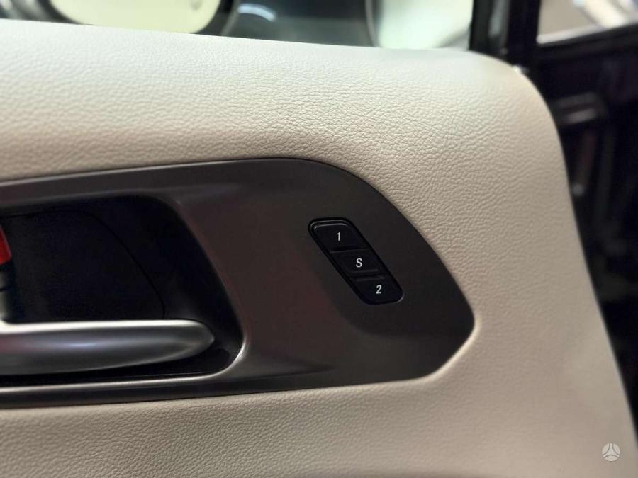 Pelēks Chrysler Pacifica 2022 Viļņa, ar dzinēja tilpumu 3.60 L un nobraukumu 115 tūkst. km par 29900 €, foto 14 vietnē AUTOMOTO.COM.LV