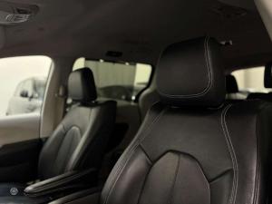 Pelēks Chrysler Pacifica 2022 Viļņa, ar dzinēja tilpumu 3.60 L un nobraukumu 115 tūkst. km par 29900 €, foto 16 vietnē AUTOMOTO.COM.LV