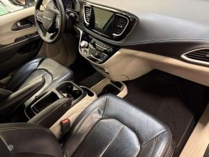 Pelēks Chrysler Pacifica 2022 Viļņa, ar dzinēja tilpumu 3.60 L un nobraukumu 115 tūkst. km par 29900 €, foto 17 vietnē AUTOMOTO.COM.LV