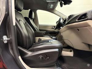 Pelēks Chrysler Pacifica 2022 Viļņa, ar dzinēja tilpumu 3.60 L un nobraukumu 115 tūkst. km par 29900 €, foto 18 vietnē AUTOMOTO.COM.LV