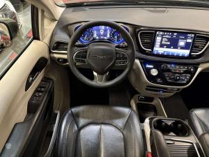 Pelēks Chrysler Pacifica 2022 Viļņa, ar dzinēja tilpumu 3.60 L un nobraukumu 115 tūkst. km par 29900 €, foto 20 vietnē AUTOMOTO.COM.LV