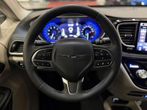 Pelēks Chrysler Pacifica 2022 Viļņa, ar dzinēja tilpumu 3.60 L un nobraukumu 115 tūkst. km par 29900 €, foto 21 vietnē AUTOMOTO.COM.LV