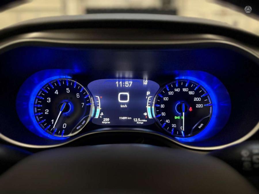 Pelēks Chrysler Pacifica 2022 Viļņa, ar dzinēja tilpumu 3.60 L un nobraukumu 115 tūkst. km par 29900 €, foto 22 vietnē AUTOMOTO.COM.LV