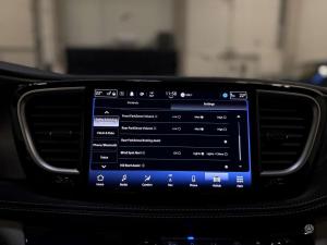 Pelēks Chrysler Pacifica 2022 Viļņa, ar dzinēja tilpumu 3.60 L un nobraukumu 115 tūkst. km par 29900 €, foto 29 vietnē AUTOMOTO.COM.LV