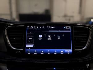 Pelēks Chrysler Pacifica 2022 Viļņa, ar dzinēja tilpumu 3.60 L un nobraukumu 115 tūkst. km par 29900 €, foto 30 vietnē AUTOMOTO.COM.LV