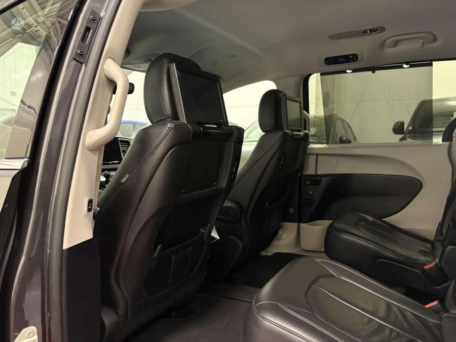 Pelēks Chrysler Pacifica 2022 Viļņa, ar dzinēja tilpumu 3.60 L un nobraukumu 115 tūkst. km par 29900 €, foto 31 vietnē AUTOMOTO.COM.LV