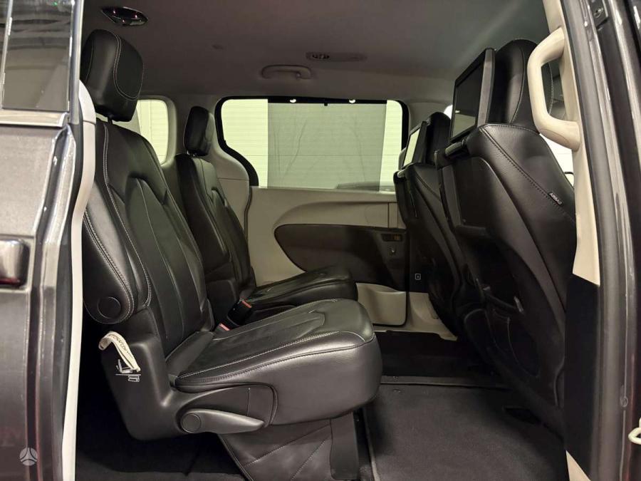 Pelēks Chrysler Pacifica 2022 Viļņa, ar dzinēja tilpumu 3.60 L un nobraukumu 115 tūkst. km par 29900 €, foto 32 vietnē AUTOMOTO.COM.LV