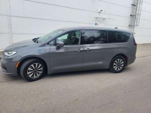 Grey Chrysler Pacifica 2022 in Klaipeda, with an engine capacity of 3.60 L and mileage of 149 thousand km for 21000 €, photo 3 on AUTOMOTO.COM.LV