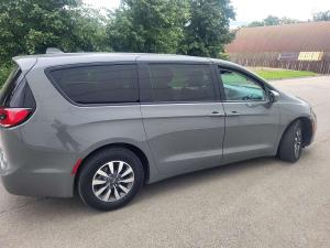 Grey Chrysler Pacifica 2022 in Klaipeda, with an engine capacity of 3.60 L and mileage of 149 thousand km for 21000 €, photo 6 on AUTOMOTO.COM.LV