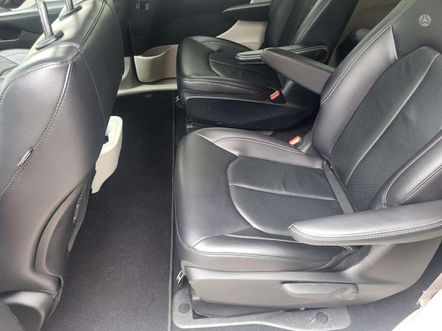 Grey Chrysler Pacifica 2022 in Klaipeda, with an engine capacity of 3.60 L and mileage of 149 thousand km for 21000 €, photo 15 on AUTOMOTO.COM.LV