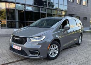 Pelēks Chrysler Pacifica 2022 Šilalė, ar dzinēja tilpumu 3.61 L un nobraukumu 151 tūkst. km par 21300 €, foto  vietnē AUTOMOTO.COM.LV