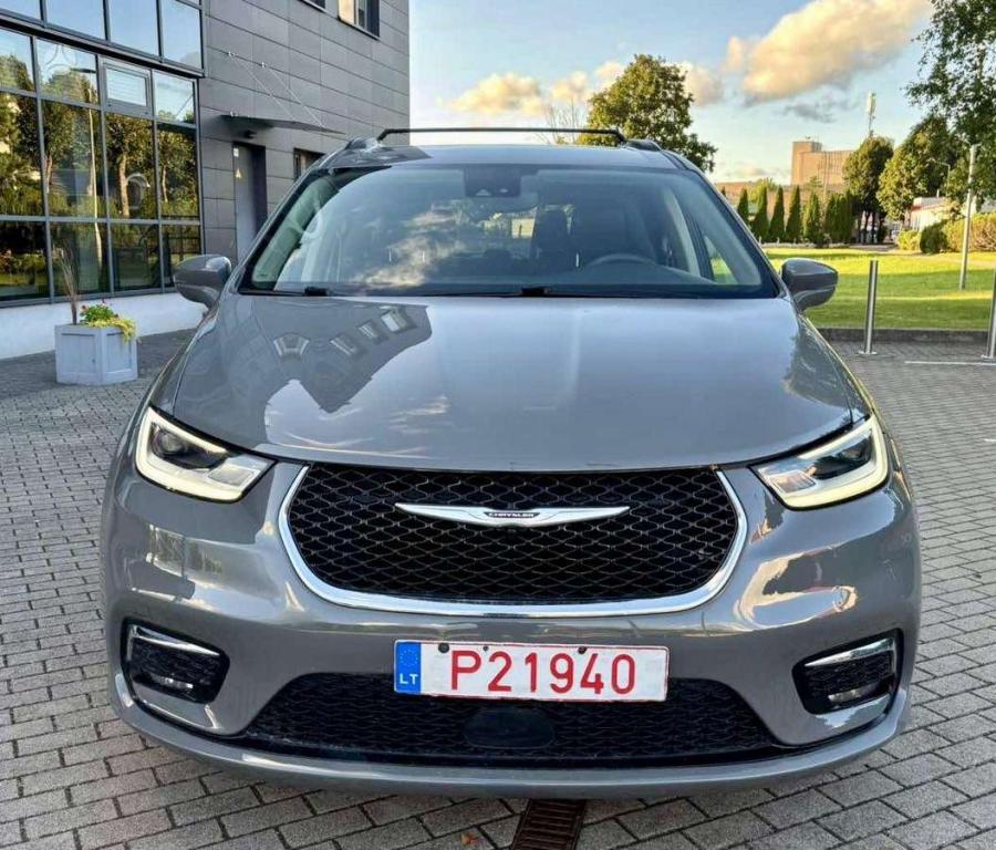 Pelēks Chrysler Pacifica 2022 Šilalė, ar dzinēja tilpumu 3.61 L un nobraukumu 151 tūkst. km par 21300 €, foto 4 vietnē AUTOMOTO.COM.LV