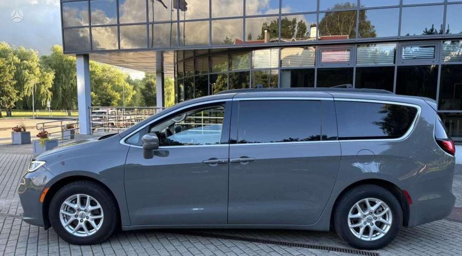Pelēks Chrysler Pacifica 2022 Šilalė, ar dzinēja tilpumu 3.61 L un nobraukumu 151 tūkst. km par 21300 €, foto 6 vietnē AUTOMOTO.COM.LV