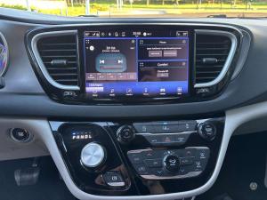 Pelēks Chrysler Pacifica 2022 Šilalė, ar dzinēja tilpumu 3.61 L un nobraukumu 151 tūkst. km par 21300 €, foto 10 vietnē AUTOMOTO.COM.LV