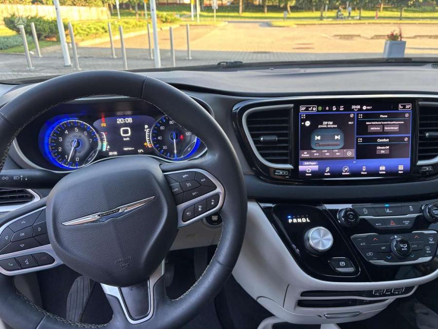 Pelēks Chrysler Pacifica 2022 Šilalė, ar dzinēja tilpumu 3.61 L un nobraukumu 151 tūkst. km par 21300 €, foto 12 vietnē AUTOMOTO.COM.LV