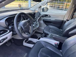 Pelēks Chrysler Pacifica 2022 Šilalė, ar dzinēja tilpumu 3.61 L un nobraukumu 151 tūkst. km par 21300 €, foto 14 vietnē AUTOMOTO.COM.LV