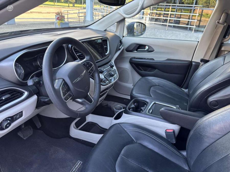 Pelēks Chrysler Pacifica 2022 Šilalė, ar dzinēja tilpumu 3.61 L un nobraukumu 151 tūkst. km par 21300 €, foto 14 vietnē AUTOMOTO.COM.LV