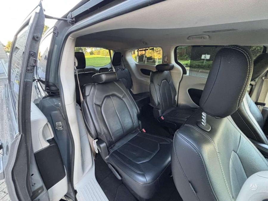 Pelēks Chrysler Pacifica 2022 Šilalė, ar dzinēja tilpumu 3.61 L un nobraukumu 151 tūkst. km par 21300 €, foto 16 vietnē AUTOMOTO.COM.LV