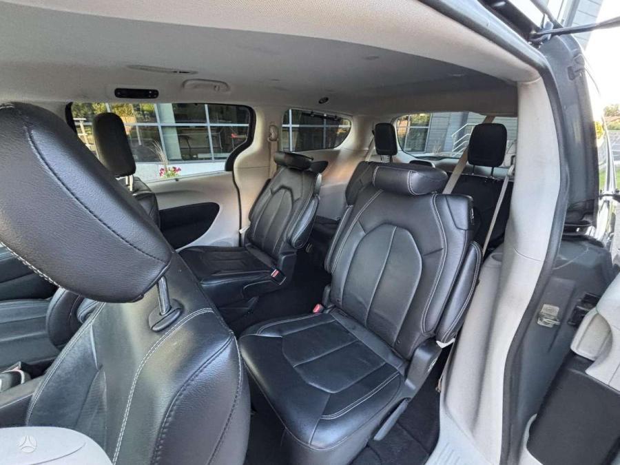 Pelēks Chrysler Pacifica 2022 Šilalė, ar dzinēja tilpumu 3.61 L un nobraukumu 151 tūkst. km par 21300 €, foto 18 vietnē AUTOMOTO.COM.LV