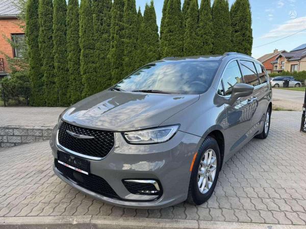 Pelēks Chrysler Pacifica 2022 Šauļi, ar dzinēja tilpumu 3.60 L un nobraukumu 220 tūkst. km par 12950 €, foto 1 vietnē AUTOMOTO.COM.LV