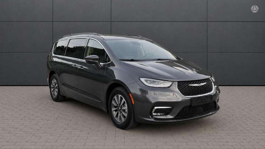 Pelēks Chrysler Pacifica 2022 Kretinga, ar dzinēja tilpumu 3.61 L un nobraukumu 187 tūkst. km par 19999 €, foto 1 vietnē AUTOMOTO.COM.LV