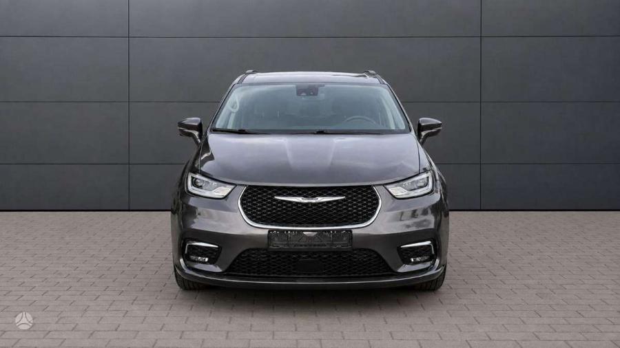 Pelēks Chrysler Pacifica 2022 Kretinga, ar dzinēja tilpumu 3.61 L un nobraukumu 187 tūkst. km par 19999 €, foto 3 vietnē AUTOMOTO.COM.LV