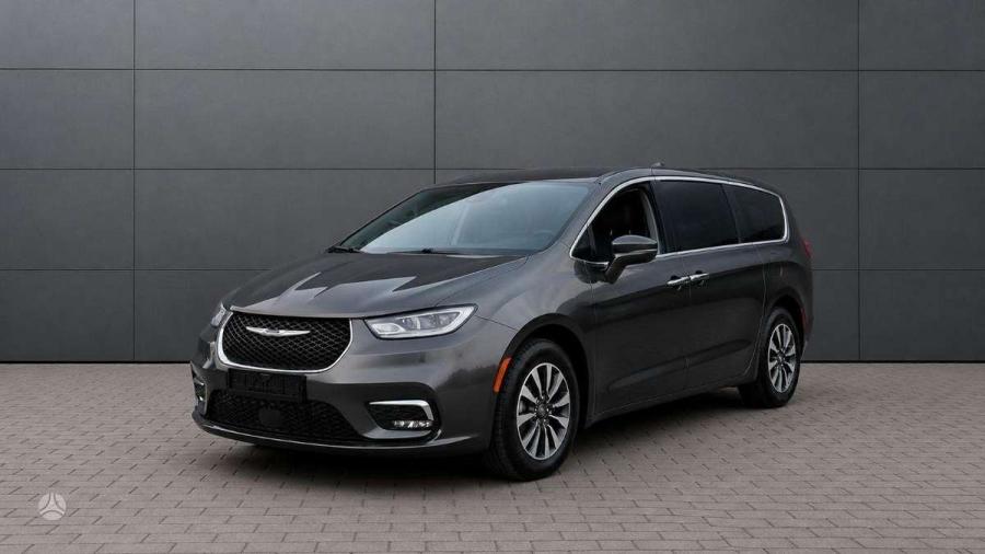Pelēks Chrysler Pacifica 2022 Kretinga, ar dzinēja tilpumu 3.61 L un nobraukumu 187 tūkst. km par 19999 €, foto 4 vietnē AUTOMOTO.COM.LV