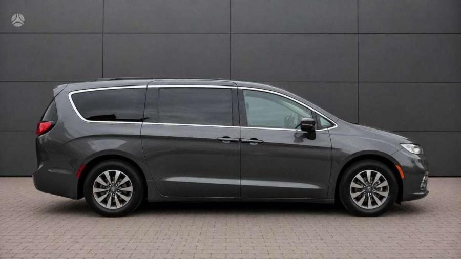 Pelēks Chrysler Pacifica 2022 Kretinga, ar dzinēja tilpumu 3.61 L un nobraukumu 187 tūkst. km par 19999 €, foto 5 vietnē AUTOMOTO.COM.LV