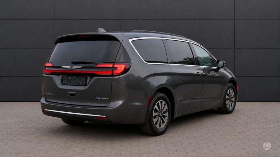 Pelēks Chrysler Pacifica 2022 Kretinga, ar dzinēja tilpumu 3.61 L un nobraukumu 187 tūkst. km par 19999 €, foto 6 vietnē AUTOMOTO.COM.LV