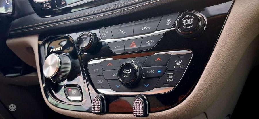 Pelēks Chrysler Pacifica 2022 Kretinga, ar dzinēja tilpumu 3.61 L un nobraukumu 187 tūkst. km par 19999 €, foto 17 vietnē AUTOMOTO.COM.LV