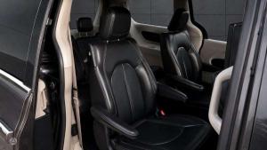 Pelēks Chrysler Pacifica 2022 Kretinga, ar dzinēja tilpumu 3.61 L un nobraukumu 187 tūkst. km par 19999 €, foto 19 vietnē AUTOMOTO.COM.LV