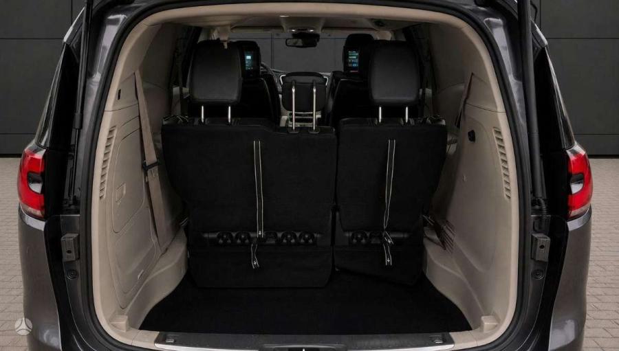 Pelēks Chrysler Pacifica 2022 Kretinga, ar dzinēja tilpumu 3.61 L un nobraukumu 187 tūkst. km par 19999 €, foto 22 vietnē AUTOMOTO.COM.LV