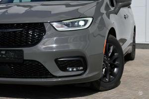 Grey Chrysler Pacifica 2022 in Kretinga, with an engine capacity of 3.61 L and mileage of 63 thousand km for 25499 €, photo 6 on AUTOMOTO.COM.LV