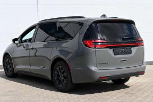 Grey Chrysler Pacifica 2022 in Kretinga, with an engine capacity of 3.61 L and mileage of 63 thousand km for 25499 €, photo 10 on AUTOMOTO.COM.LV
