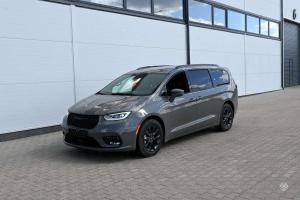 Grey Chrysler Pacifica 2022 in Kretinga, with an engine capacity of 3.61 L and mileage of 63 thousand km for 25499 €, photo 14 on AUTOMOTO.COM.LV