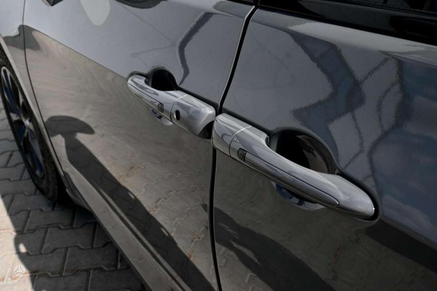 Grey Chrysler Pacifica 2022 in Kretinga, with an engine capacity of 3.61 L and mileage of 63 thousand km for 25499 €, photo 17 on AUTOMOTO.COM.LV