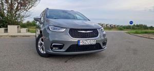 Grey Chrysler Pacifica 2022 in Klaipeda, with an engine capacity of 3.60 L and mileage of 68 thousand km for 25850 €, photo  on AUTOMOTO.COM.LV