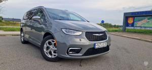 Grey Chrysler Pacifica 2022 in Klaipeda, with an engine capacity of 3.60 L and mileage of 68 thousand km for 25850 €, photo 3 on AUTOMOTO.COM.LV