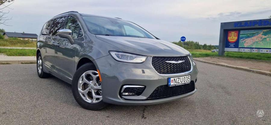 Grey Chrysler Pacifica 2022 in Klaipeda, with an engine capacity of 3.60 L and mileage of 68 thousand km for 25850 €, photo 3 on AUTOMOTO.COM.LV